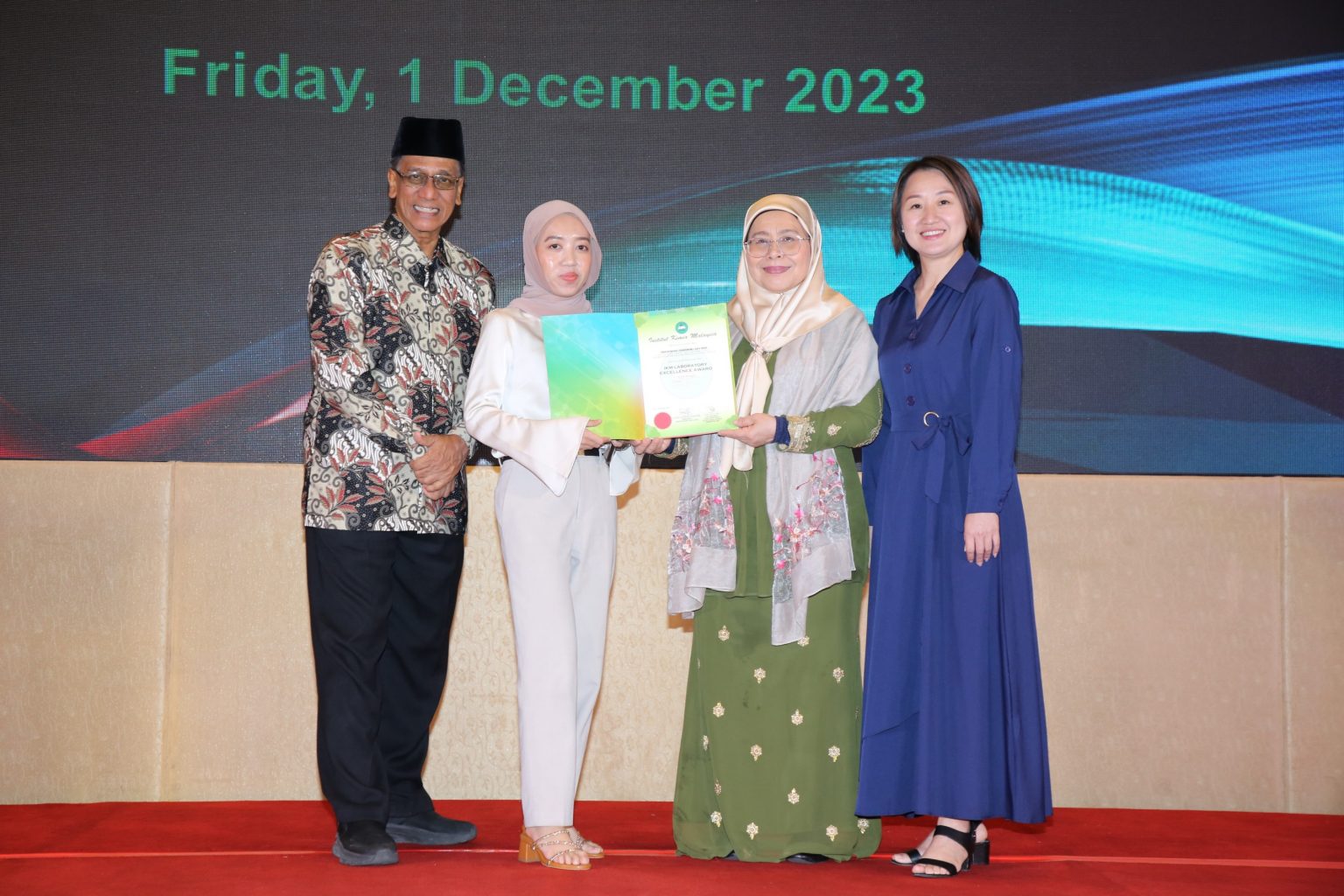 Trienekens Sarawak bags Laboratory Excellence Award | Trienekens ...